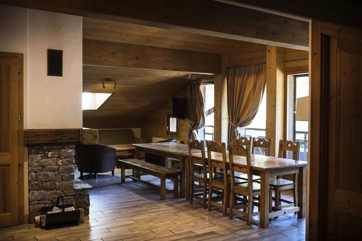 128 M² Appartement ∙ 5 Chambres ∙ 12 Personnes - Ugine