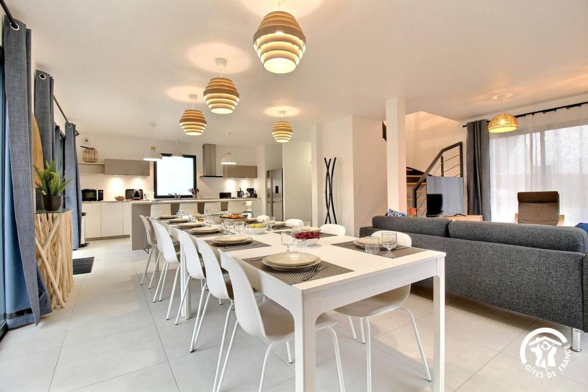 160 M² Gîte ∙ 6 Chambres ∙ 13 Personnes - Carnac