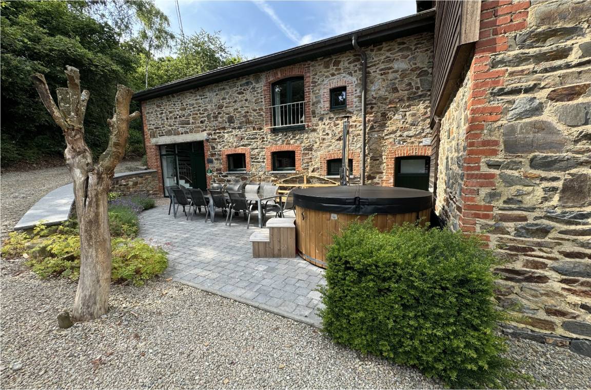 Gîte ∙ 4 Chambres ∙ 15 Personnes - Trois-Ponts