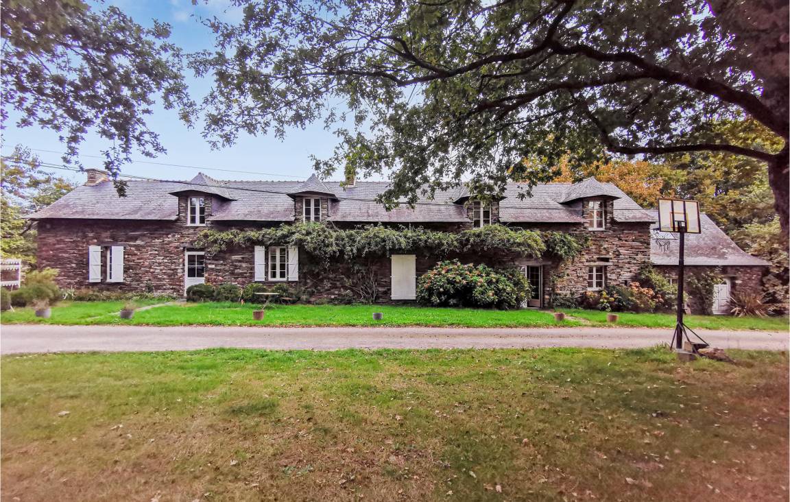 200 M² House ∙ 3 Bedrooms ∙ 10 Guests - Blain