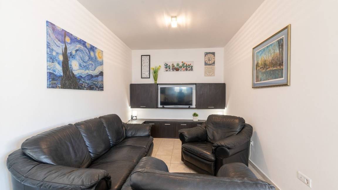 150 M² Ferienhaus ∙ 3 Schlafzimmer ∙ 6 Gäste - Maslinica