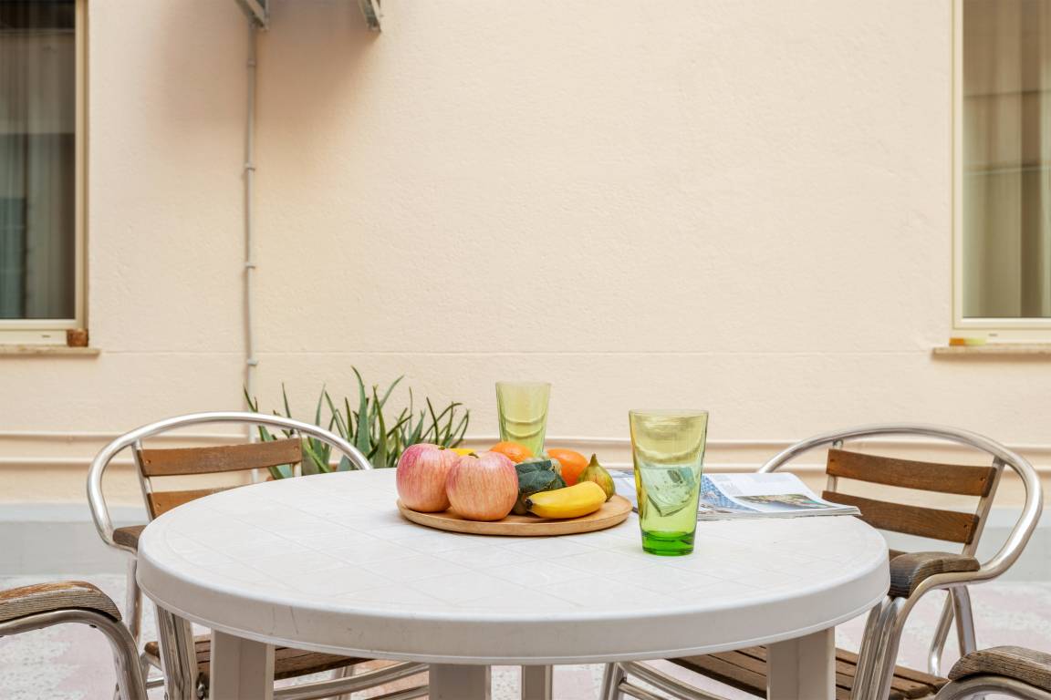 120 M² Huoneisto ∙ 3 Makuuhuonetta ∙ 9 Vierasta - Palermo