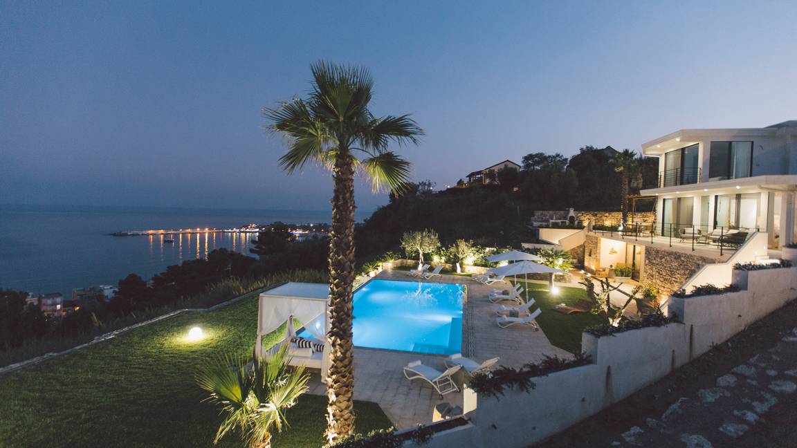 290 M² Villa ∙ 5 Bedrooms ∙ 10 Guests - Naxos