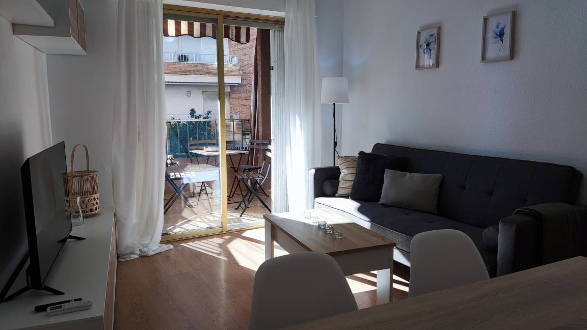 75 M² Apartamento ∙ 3 Habitaciones ∙ 6 Huéspedes - Elche