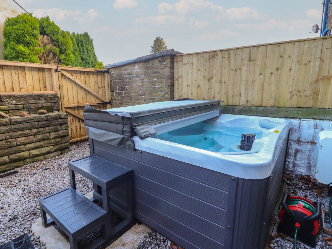 Cottage ∙ 2 Bedrooms ∙ 4 Guests - Malham Tarn