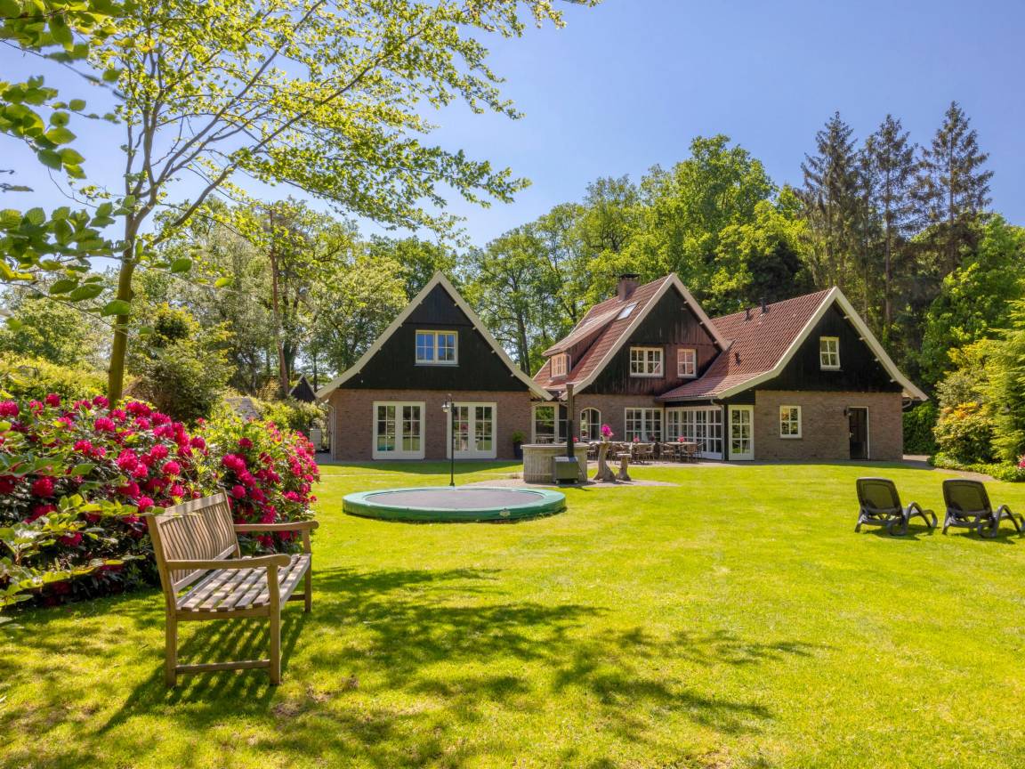 250 M² Ferienhaus ∙ 1 Schlafzimmer ∙ 20 Gäste - Enschede