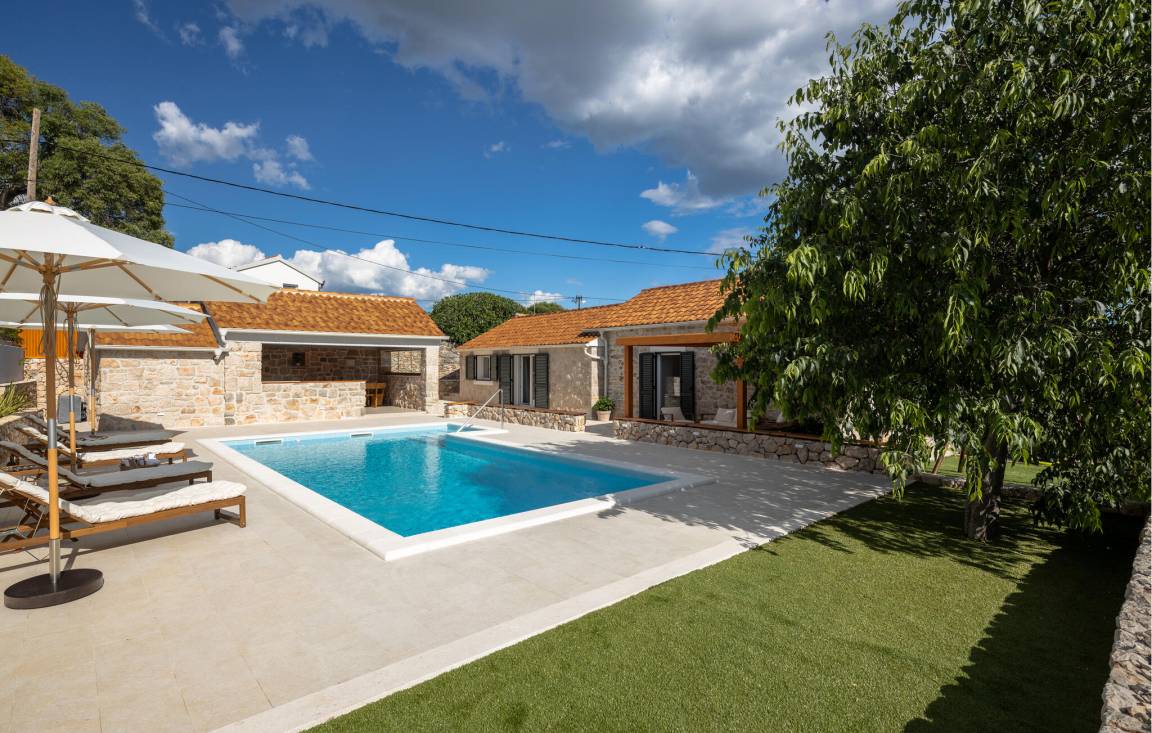 100 M² Ferienhaus ∙ 3 Schlafzimmer ∙ 6 Gäste - Primošten