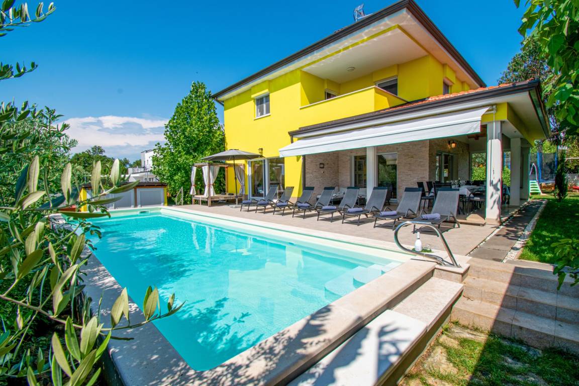 168 M² Villa ∙ 4 Chambres ∙ 10 Personnes - Poreč