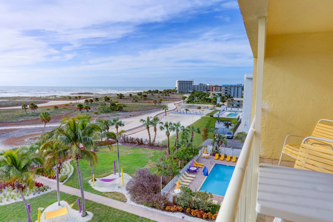 Condo ∙ 1 Bedroom ∙ 4 Guests - Treasure Island, FL