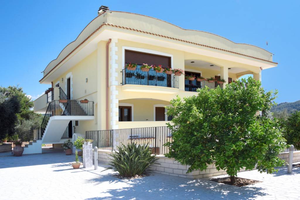 35 M² Villa ∙ 2 Makuuhuonetta ∙ 5 Vierasta - Peschici