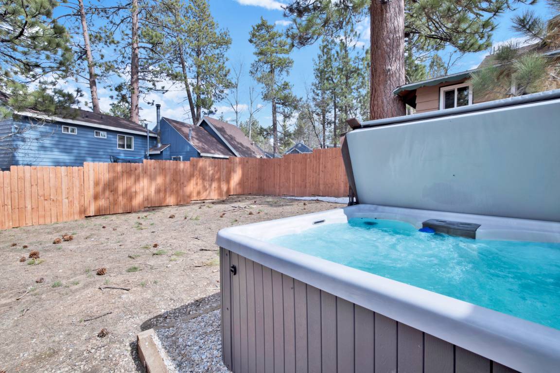 61 M² Cabin ∙ 2 Bedrooms ∙ 3 Guests - Big Bear Lake, CA