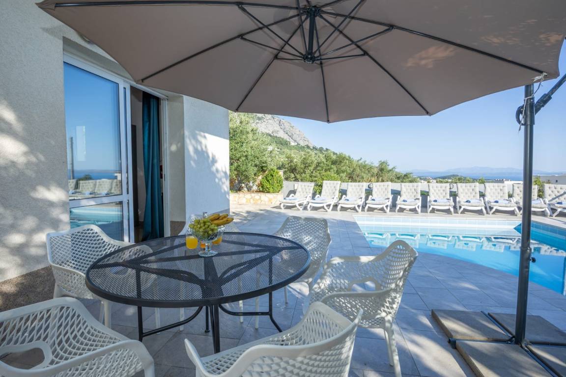 240 M² Villa ∙ 6 Chambres ∙ 11 Personnes - Makarska