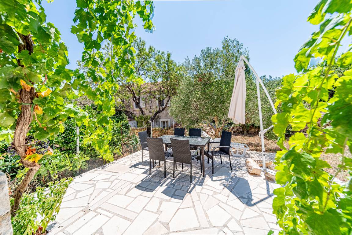 102 M² House ∙ 4 Bedrooms ∙ 8 Guests - Lumbarda