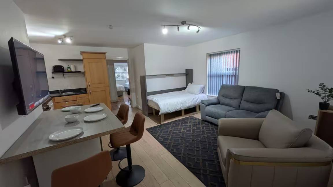 40 M² House ∙ 2 Bedrooms ∙ 5 Guests - Staines-upon-Thames