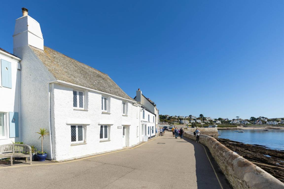 Cottage ∙ 3 Bedrooms ∙ 8 Guests - Falmouth