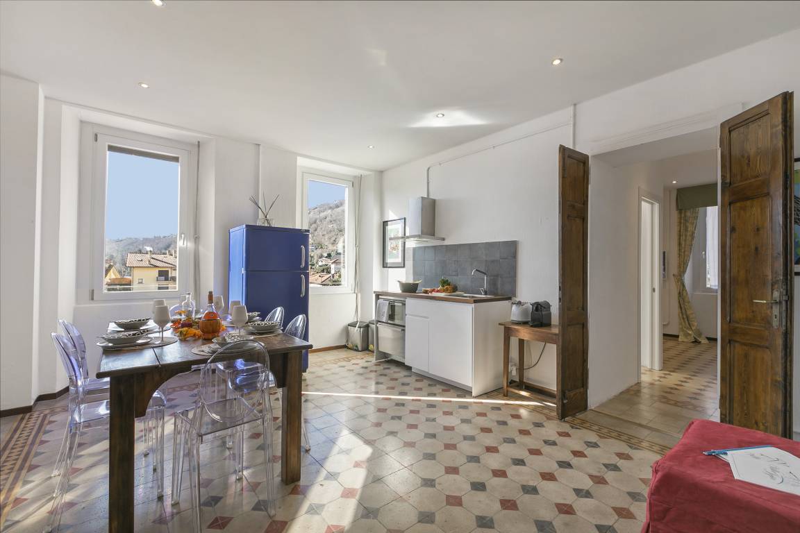 100 M² Apartamento ∙ 3 Quartos ∙ 6 Hóspedes - Stresa