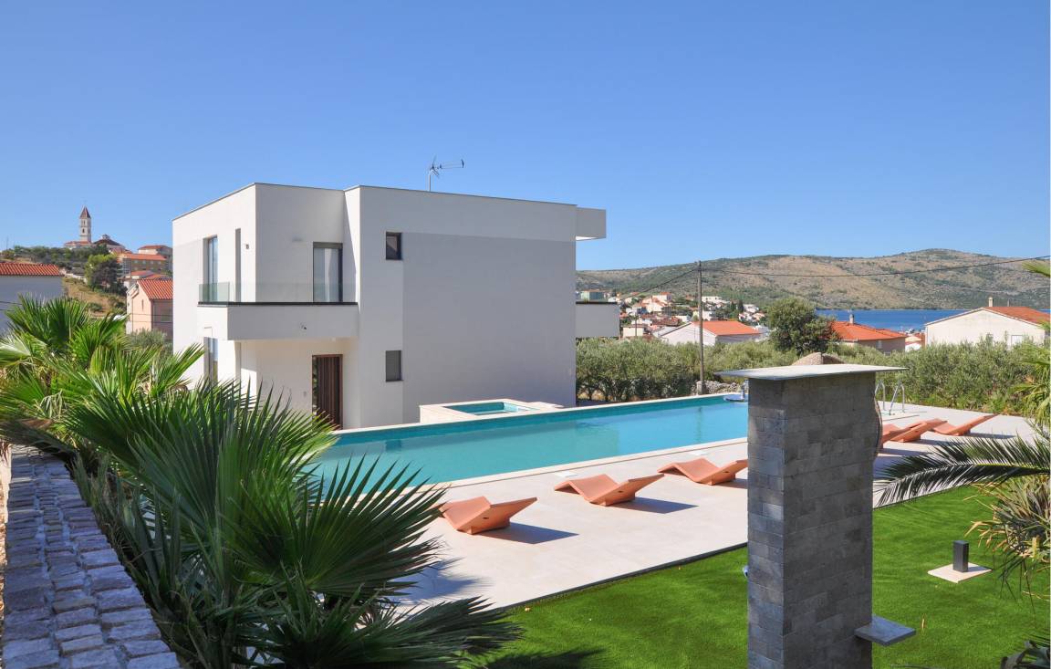 184 M² House ∙ 4 Bedrooms ∙ 7 Guests - Trogir
