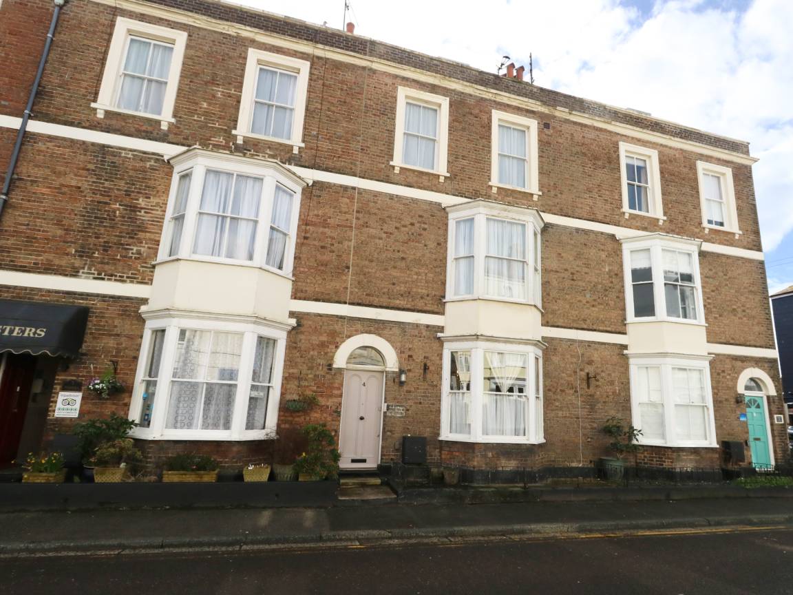 Cottage ∙ 6 Bedrooms ∙ 12 Guests - Weymouth