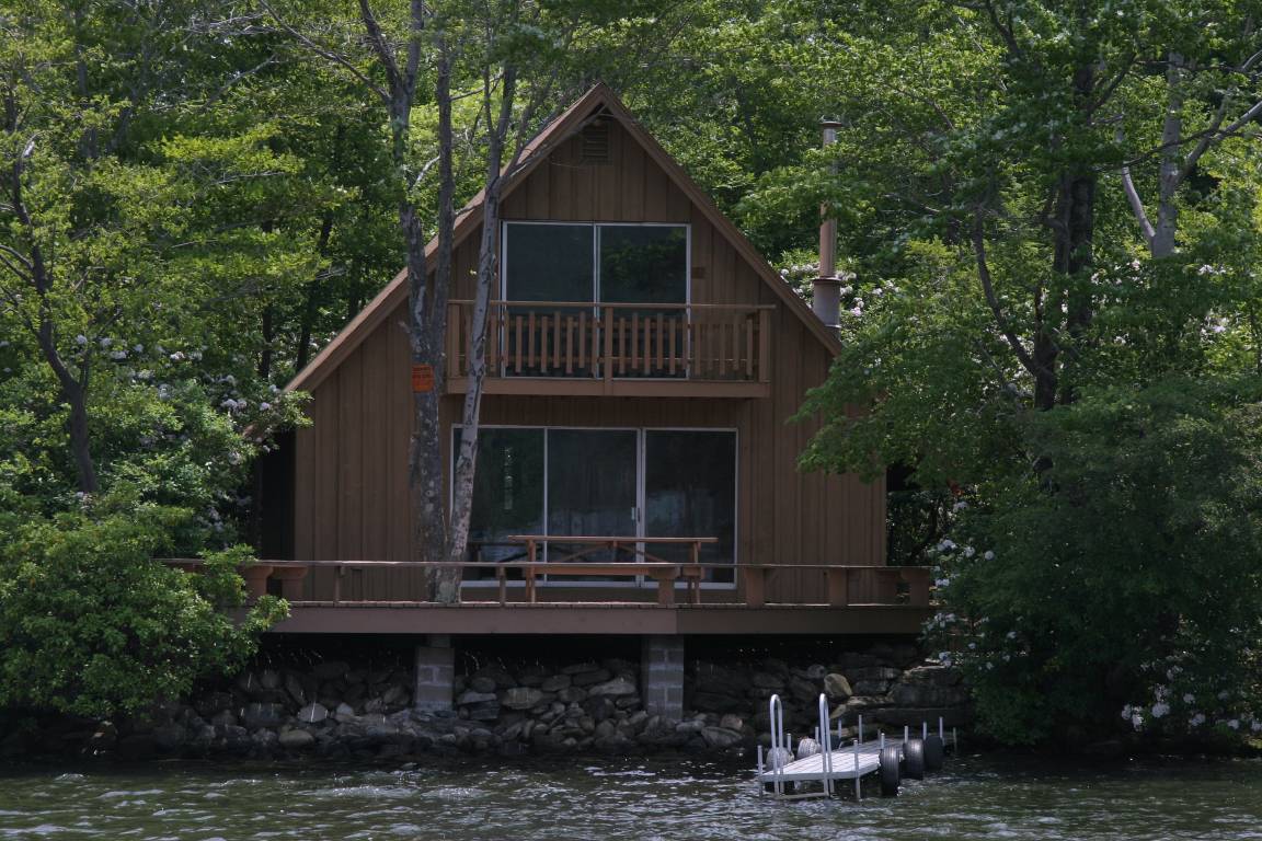 50 M² House ∙ 4 Bedrooms ∙ 7 Guests - Lake Pocotopaug, CT