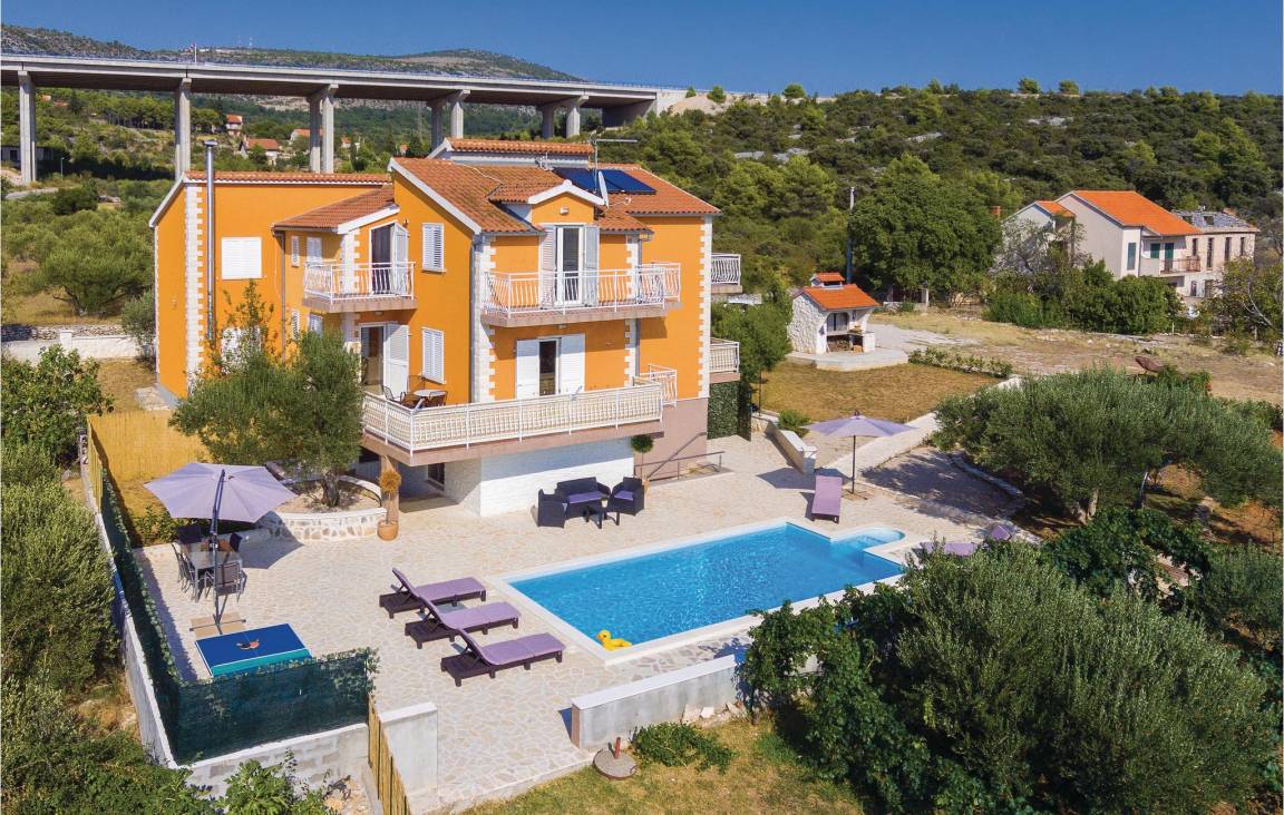 70 M² Apartment ∙ 2 Bedrooms ∙ 5 Guests - Skradin