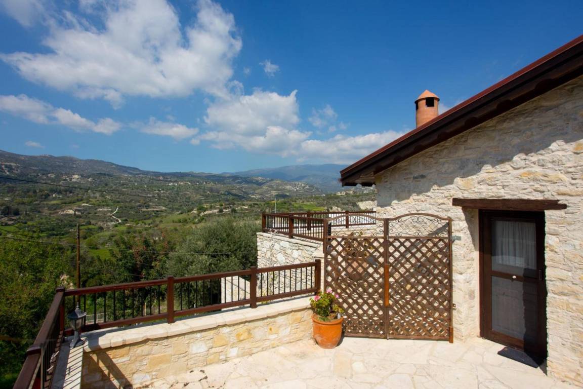 100 M² House ∙ 2 Bedrooms ∙ 4 Guests - Limassol