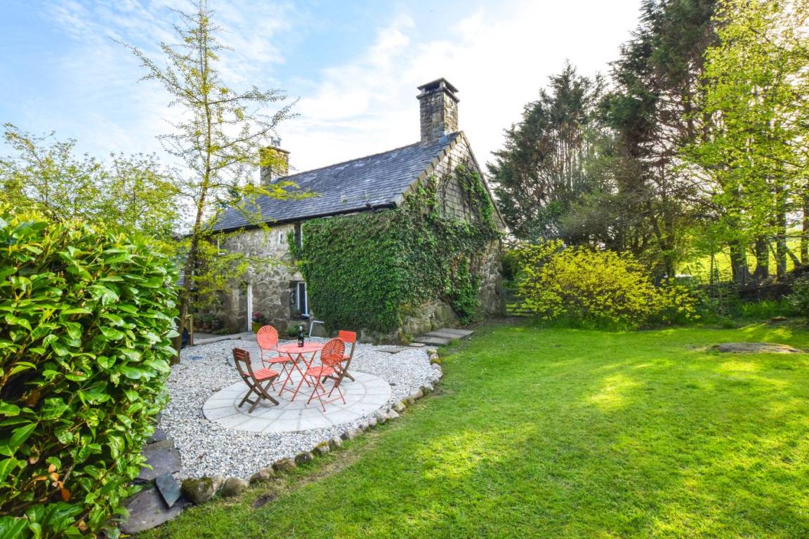 Cottage ∙ 2 Bedrooms ∙ 4 Guests - Criccieth
