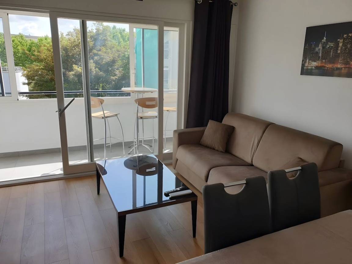 83 M² Appartement ∙ 3 Chambres ∙ 8 Personnes - Yerres
