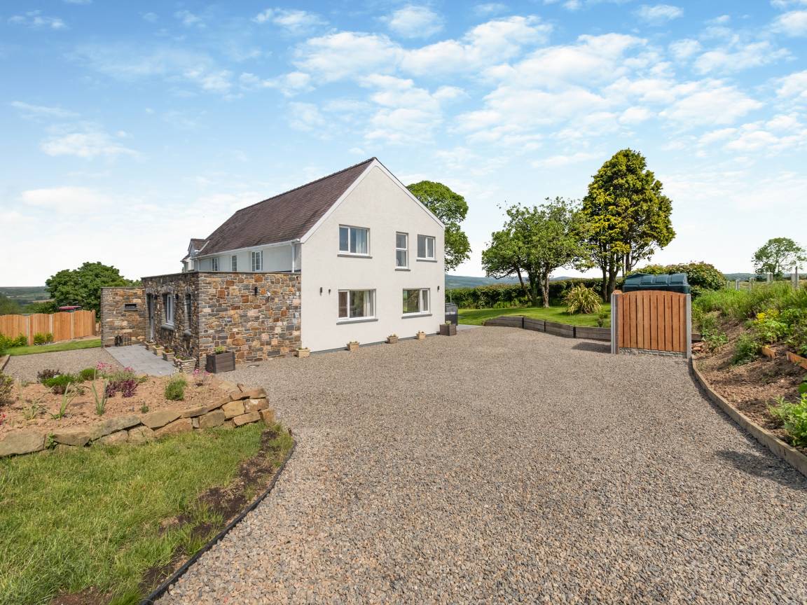Cottage ∙ 7 Bedrooms ∙ 14 Guests - Narberth