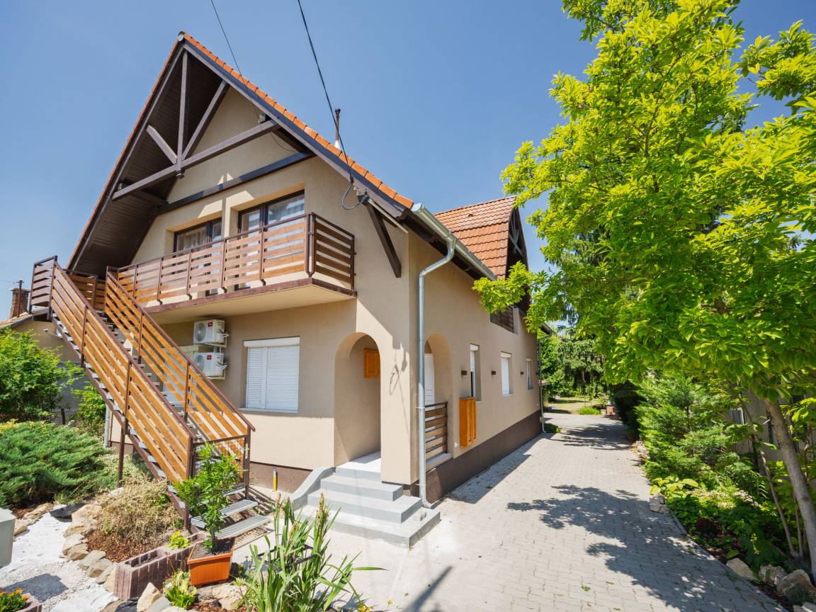 125 M² Ferienwohnung ∙ 3 Schlafzimmer ∙ 7 Gäste - Balatonlelle