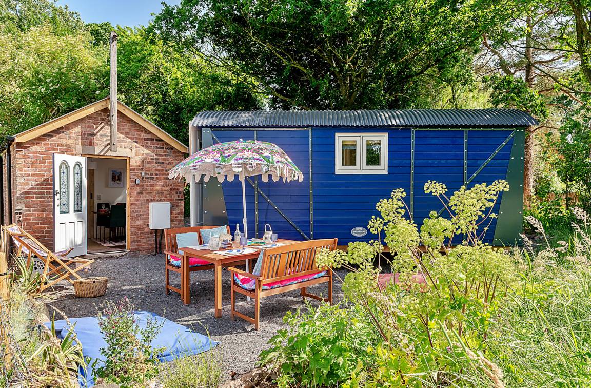 30 M² Chalet ∙ 1 Bedroom ∙ 4 Guests - Shropshire