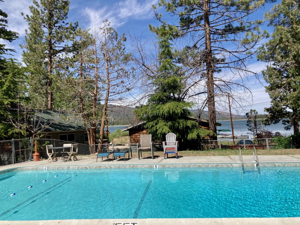 139 M² Cabin ∙ 3 Bedrooms ∙ 8 Guests - Big Bear Lake, CA