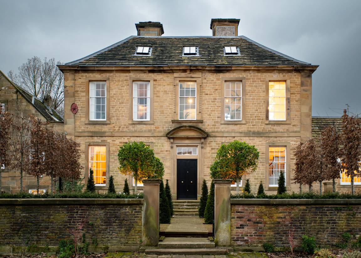 Cottage ∙ 8 Bedrooms ∙ 18 Guests - Barnsley