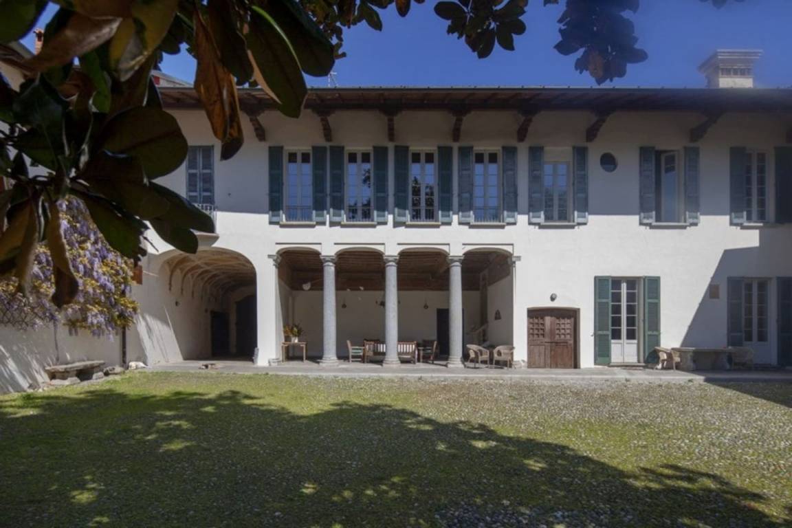 800 M² Villa ∙ 6 Chambres ∙ 13 Personnes - Varèse