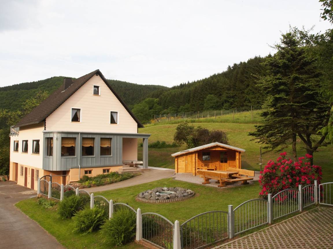 250 M² Maison De Vacances ∙ 6 Chambres ∙ 11 Personnes - Gerolstein
