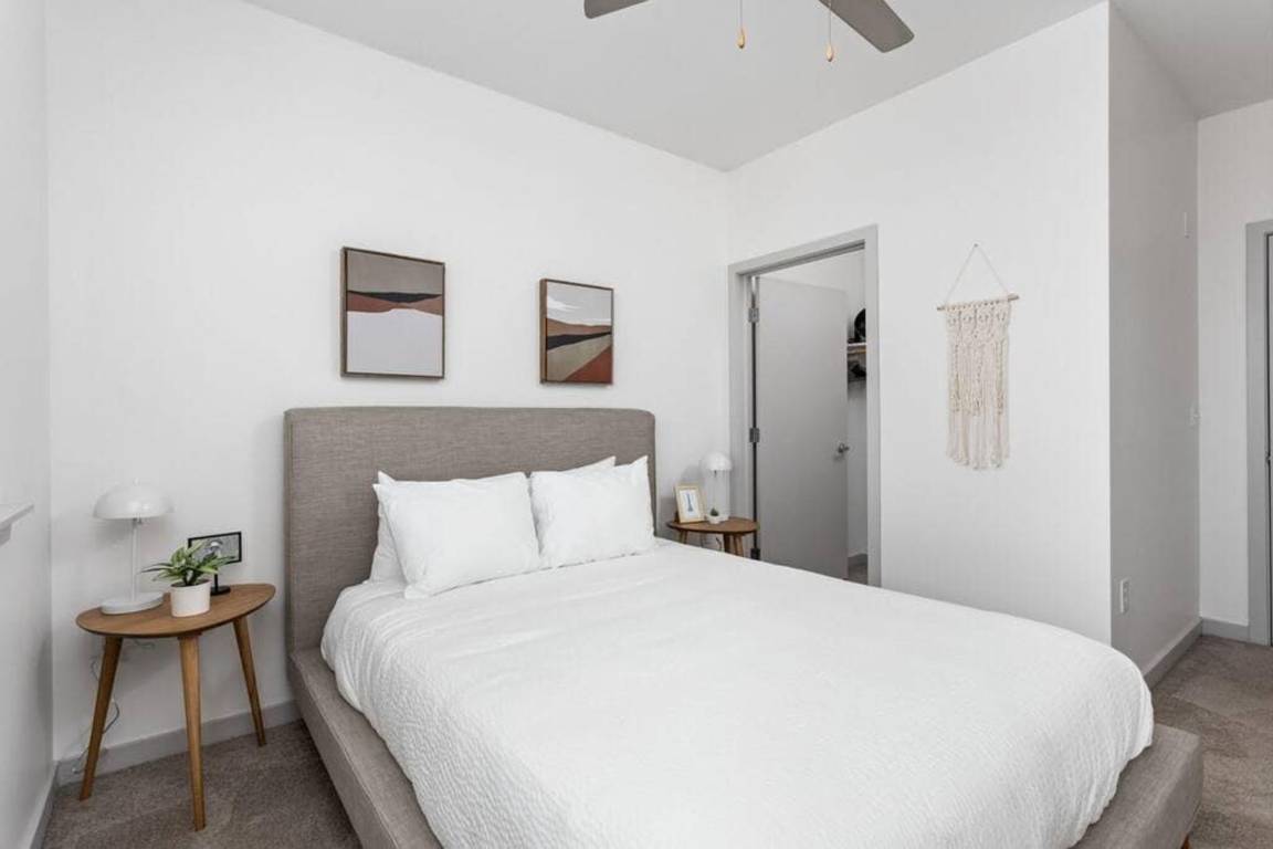 Apartment ∙ 1 Bedroom ∙ 2 Guests - Indianapolis, IN