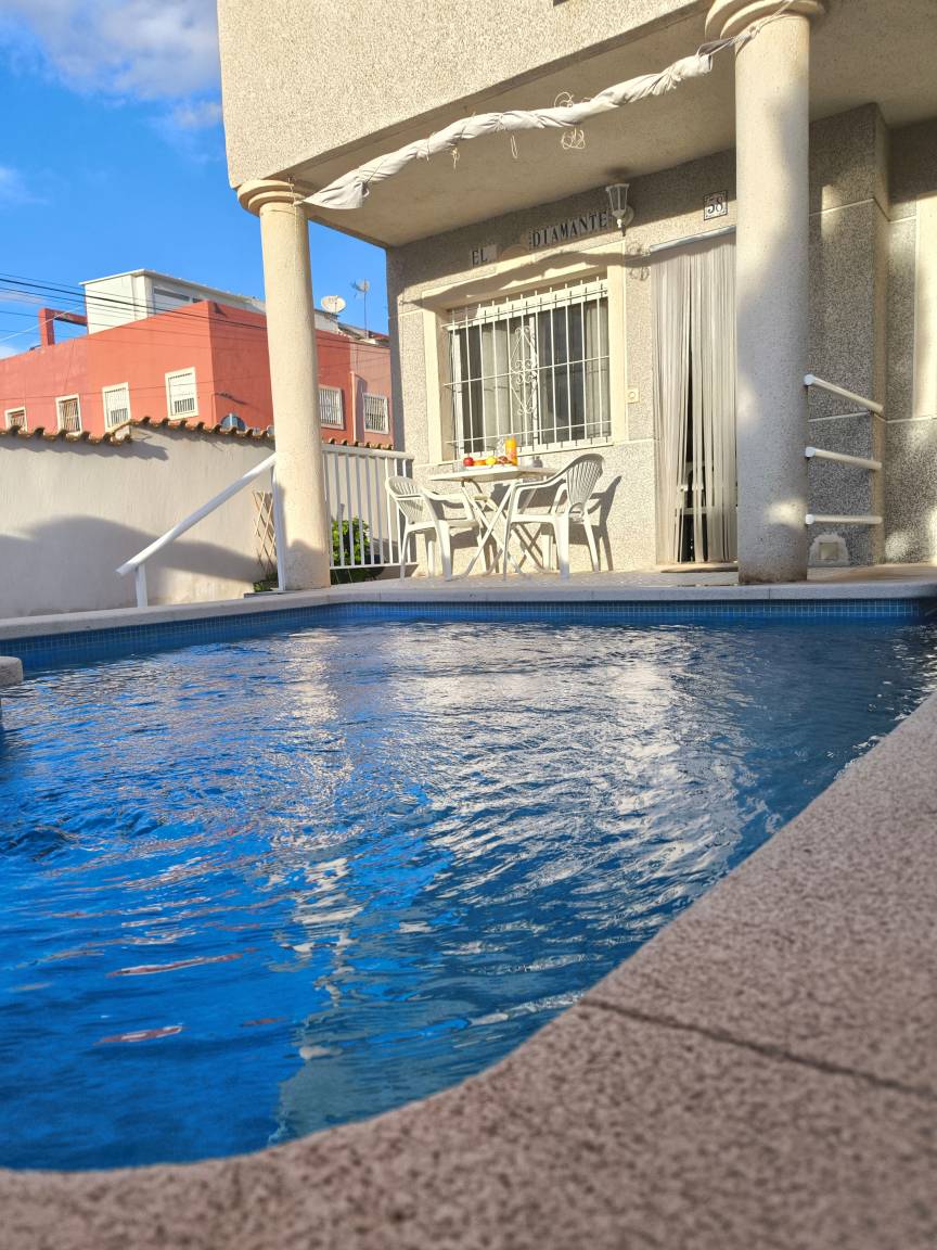 44 M² Ferienhaus ∙ 2 Schlafzimmer ∙ 4 Gäste - Torrevieja