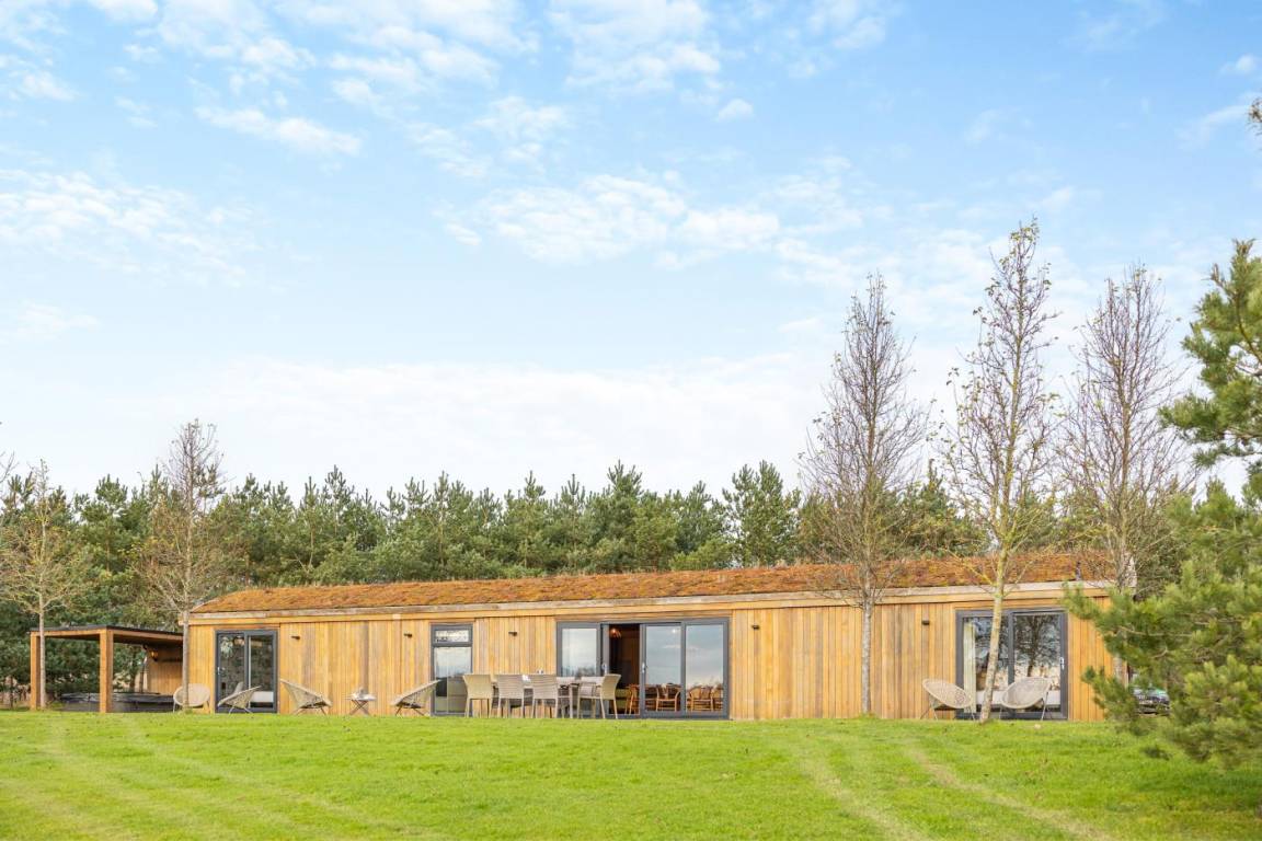 Lodge ∙ 4 Bedrooms ∙ 8 Guests - Wales