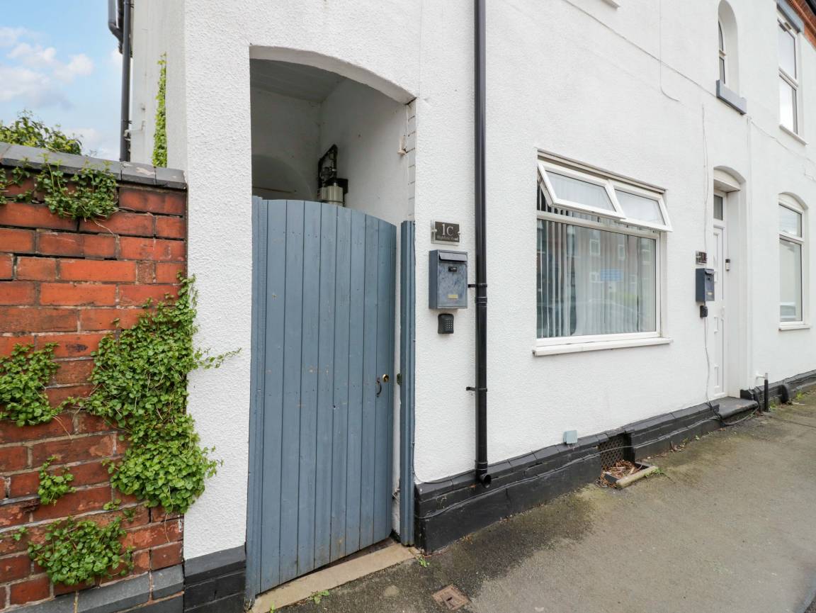 Cottage ∙ 2 Bedrooms ∙ 4 Guests - Staffordshire