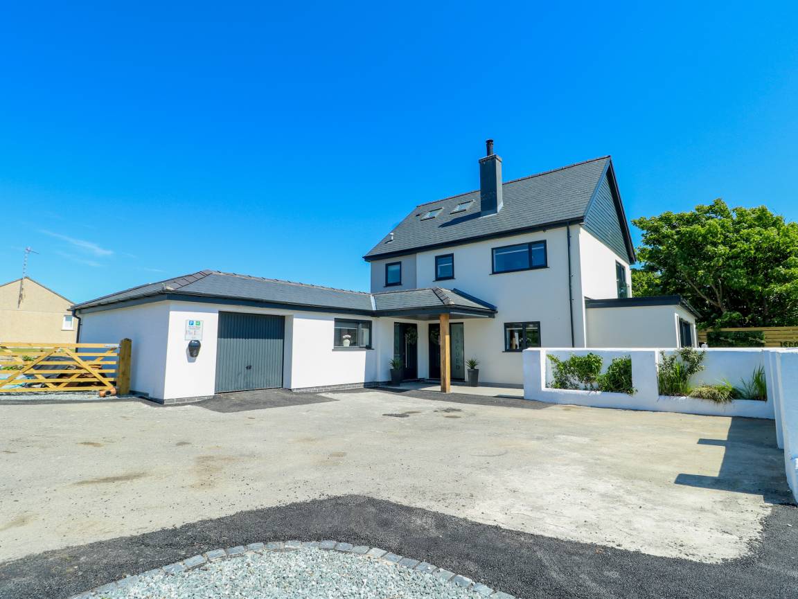 Cottage ∙ 5 Bedrooms ∙ 10 Guests - Rhosneigr