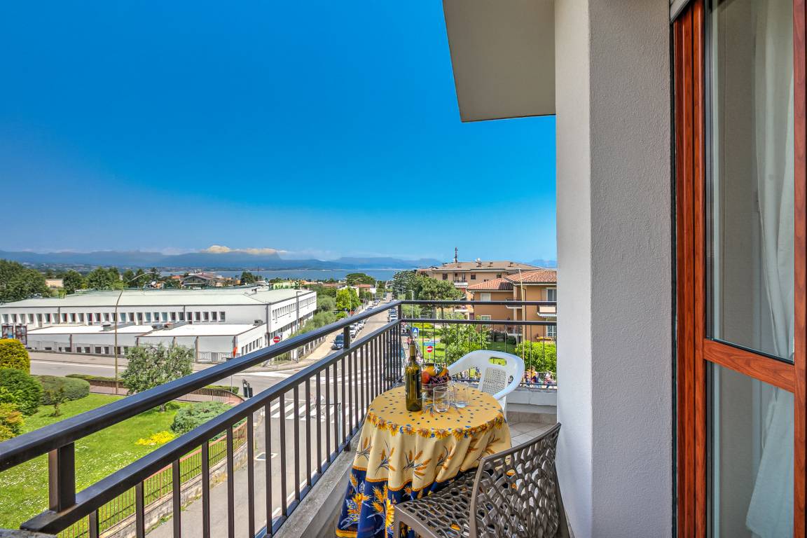 75 M² Apartamento ∙ 2 Habitaciones ∙ 5 Huéspedes - Sirmione