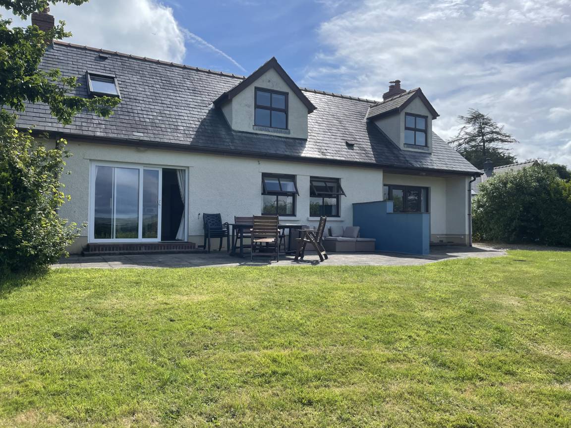 Cottage ∙ 5 Bedrooms ∙ 10 Guests - Cardigan