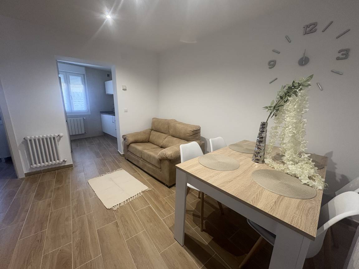 Apartamento ∙ 3 Habitaciones ∙ 5 Huéspedes - Ponferrada