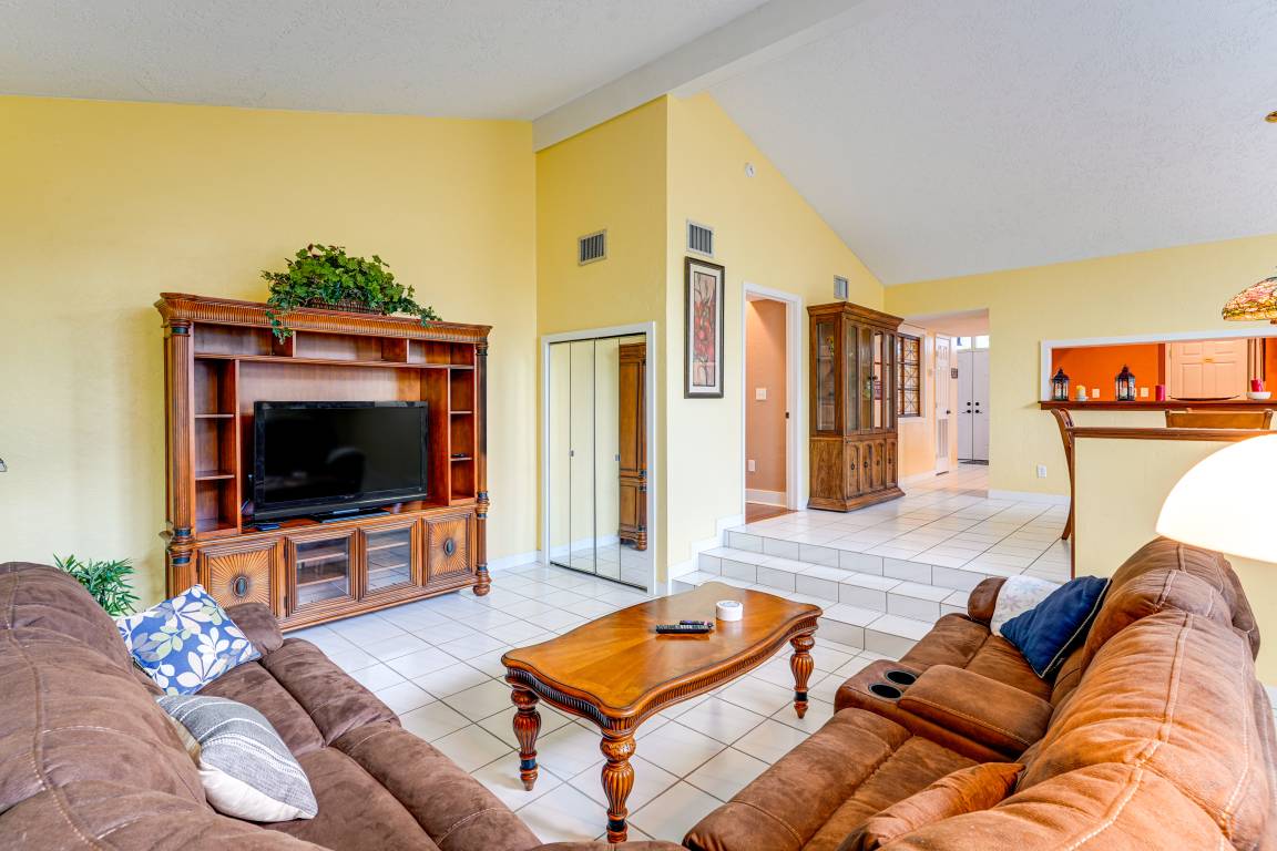 185 M² Apartment ∙ 2 Bedrooms ∙ 4 Guests - Davenport, FL