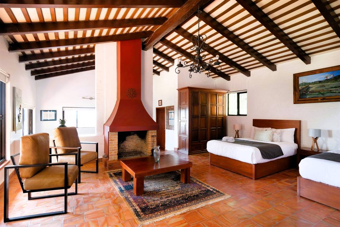 5000 M² Bed & Breakfast ∙ 3 Habitaciones ∙ 8 Huéspedes - Ajijic