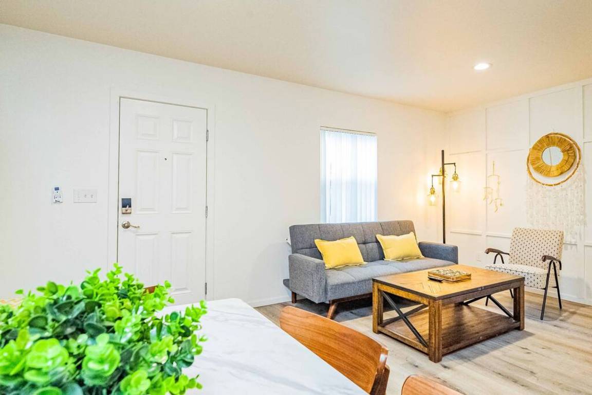 Casa ∙ 2 Quartos ∙ 4 Hóspedes - West Covina, CA