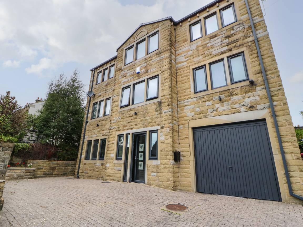 Cottage ∙ 4 Bedrooms ∙ 11 Guests - Derbyshire