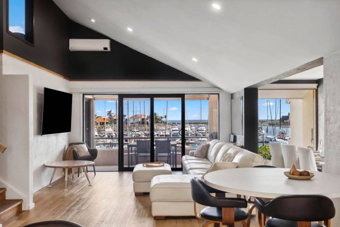 165 M² Talo ∙ 3 Makuuhuonetta ∙ 9 Vierasta - Adelaide