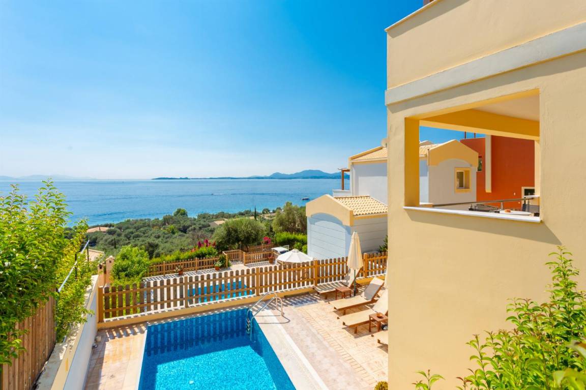 200 M² Villa ∙ 3 Bedrooms ∙ 6 Guests - Corfu