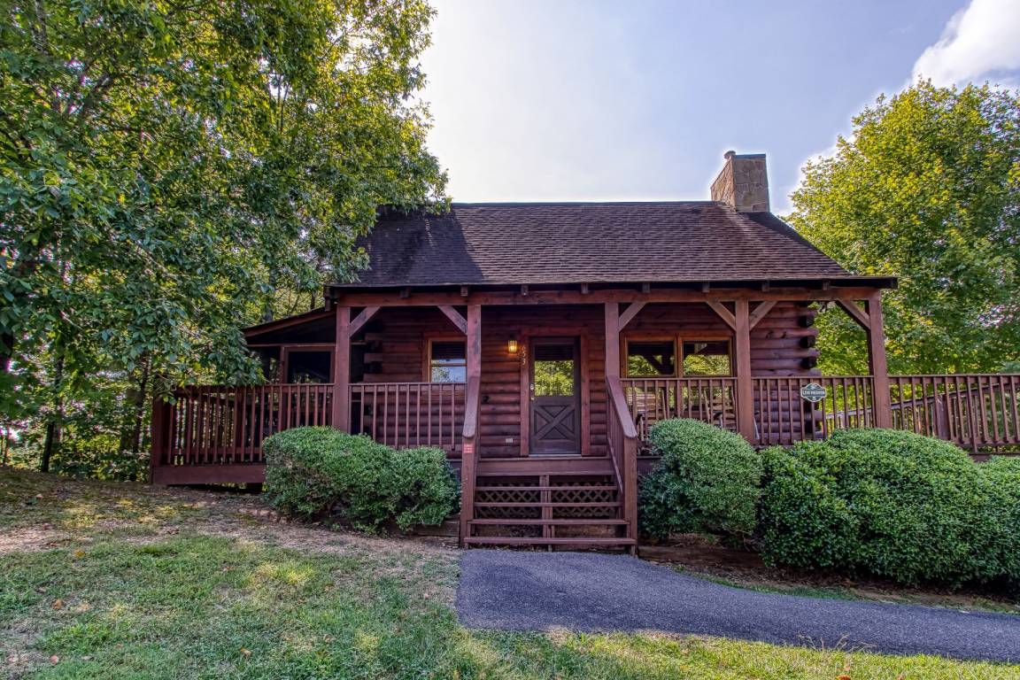 Cabin ∙ 1 Bedroom ∙ 4 Guests - Pigeon Forge, TN