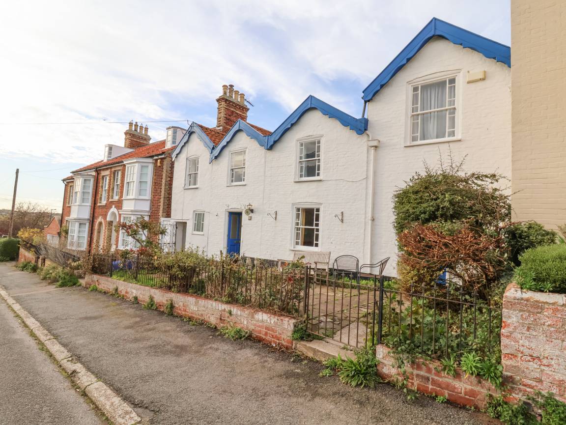 Cottage ∙ 4 Bedrooms ∙ 9 Guests - Southwold